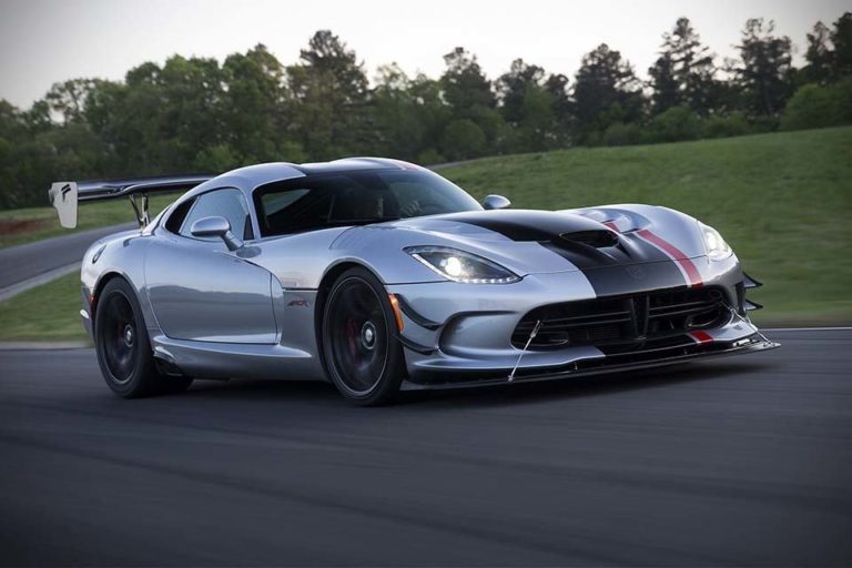 Meet the Fastest Street-legal Viper Track Car, the 2016 Dodge Viper ACR