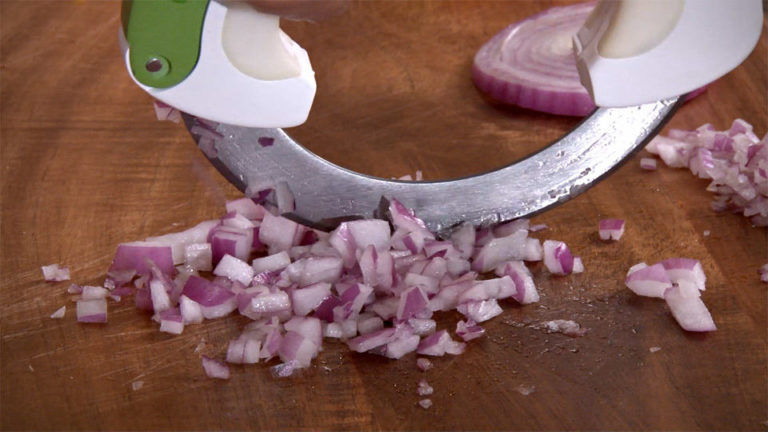 Bolo Reinvents Kitchen Knife, Has Circular Blade That Rolls To Slice