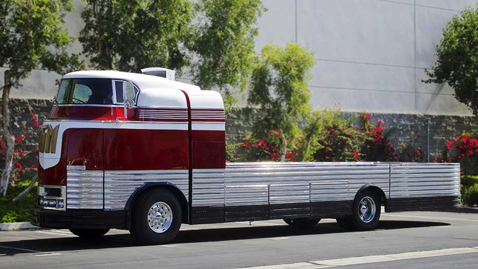 This 75 Year-Old Futurliner Still Look Fantastically Futuristic Today!