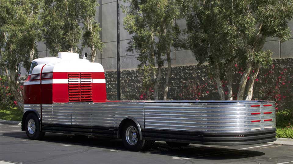 This 75 Year-Old Futurliner Still Look Fantastically Futuristic Today!