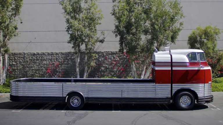 This 75 Year-Old Futurliner Still Look Fantastically Futuristic Today!