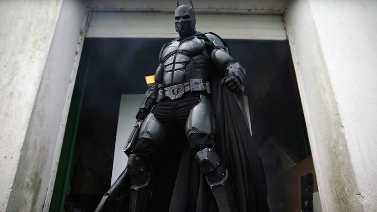 This Batman: Arkham Origins-inspired Cosplay Suit Has 23 Working Gadgets