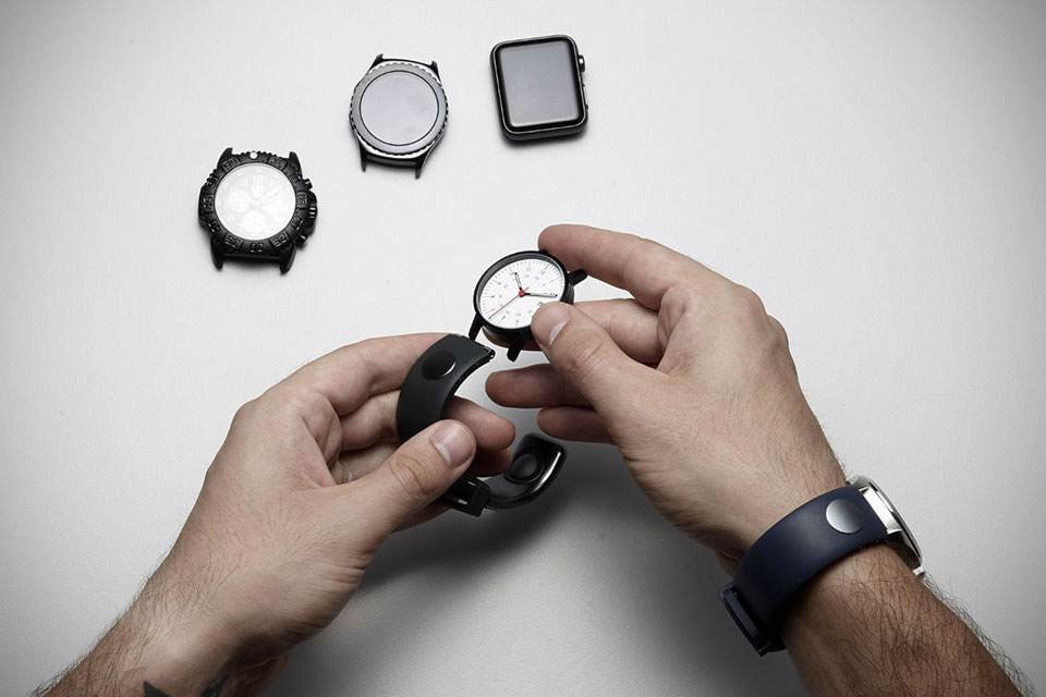 This Wrist Strap Lets You Answer Calls By Putting Your Finger To Your Ear