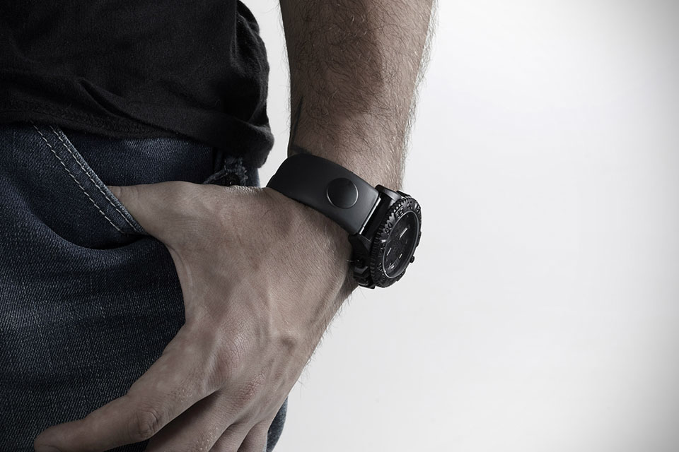 This Wrist Strap Lets You Answer Calls By Putting Your Finger To Your Ear