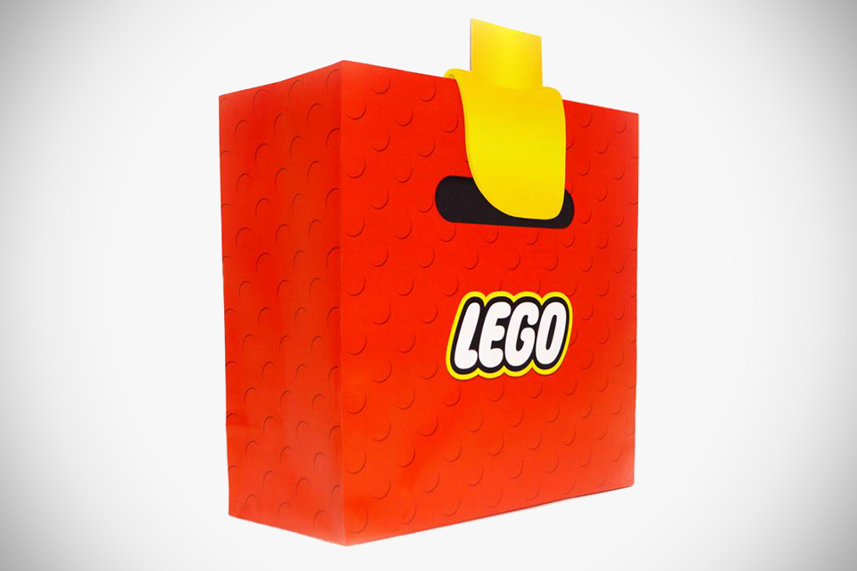 This Concept LEGO Shopping Bag Will Turn Your Hand Into A LEGO Hand