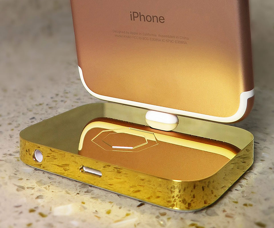 Luxury iPhone Dock Is Here Because It Matches Your $8,000 iPhone