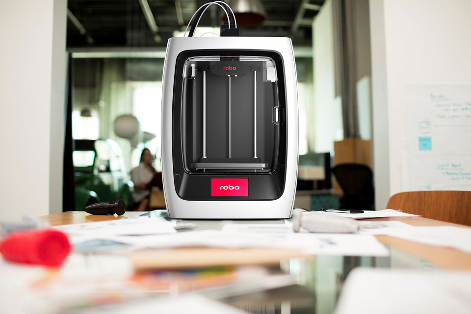 Robo R2 Lets You Do Create Large Scale 3D Printing With Mobile Device