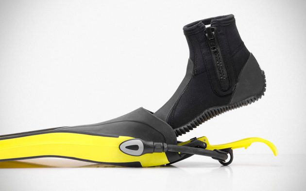 This Ski Bindings-like Device Lets You Wear Your Diving Flippers ...