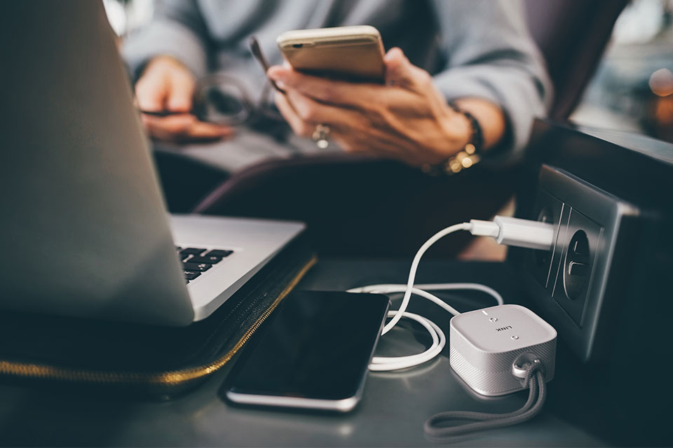 This Ultra-compact SSD Is A Storage And Media Hub That Fits In The Pocket