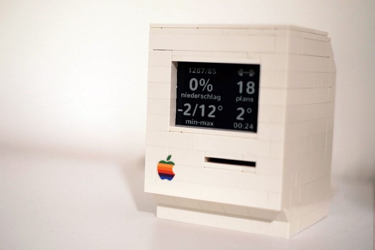 Programmer Built A Miniature Working Macintosh Using LEGO Bricks