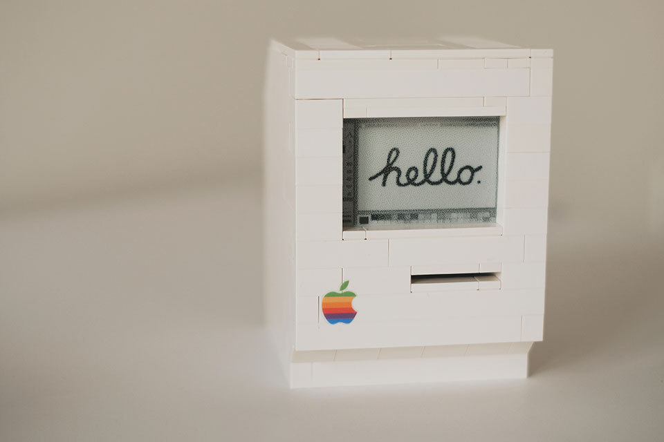 Programmer Built A Miniature Working Macintosh Using LEGO Bricks