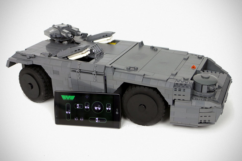 The Details That Goes Into This Aliens LEGO Technic M577 APC Is Insane!