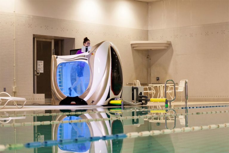 Water Treadmill Reduces Jogging Impact, Can Use For Injury Therapy Too