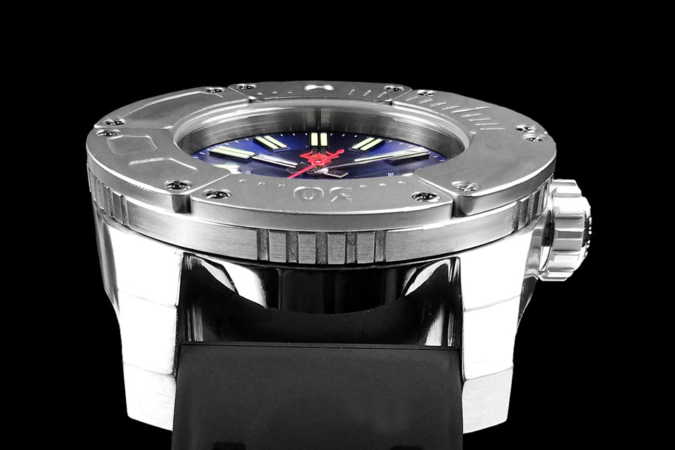 This Gorgeous Chunky Diver Watch Has A Big-ass Interchangeable Bezel