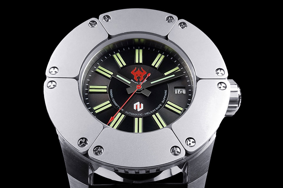 This Gorgeous Chunky Diver Watch Has A Big-ass Interchangeable Bezel
