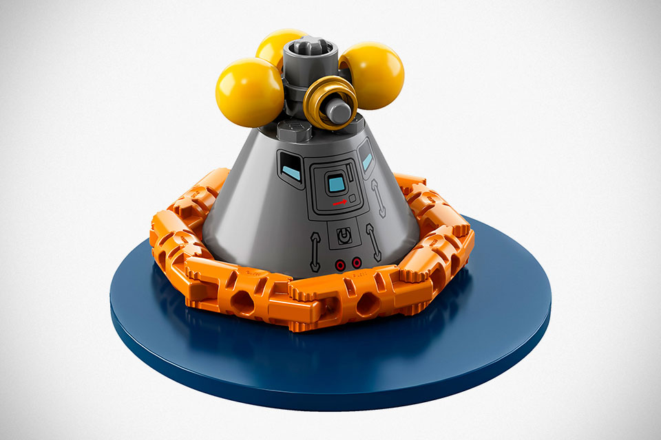 NASA Apollo Saturn V Launches Again, This Time As A Huge 3 Ft LEGO Set