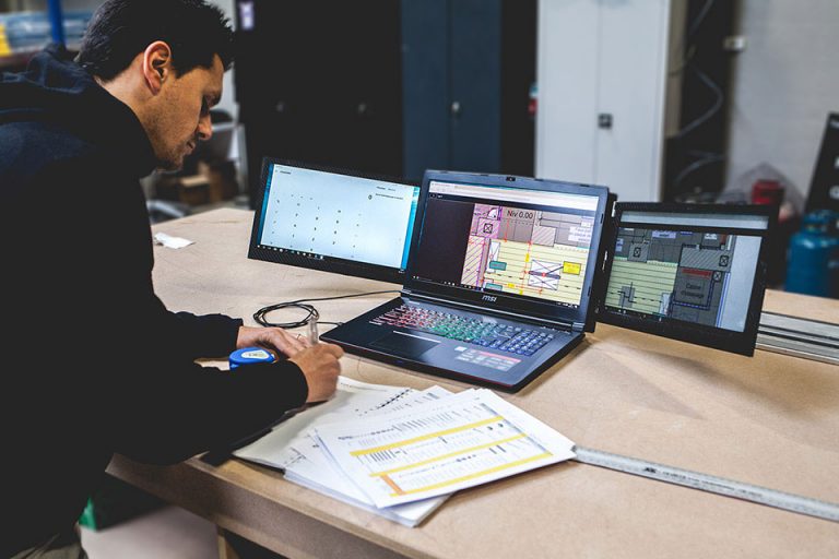 This Innovative Laptop Cover Adds Two Displays To Your Laptop