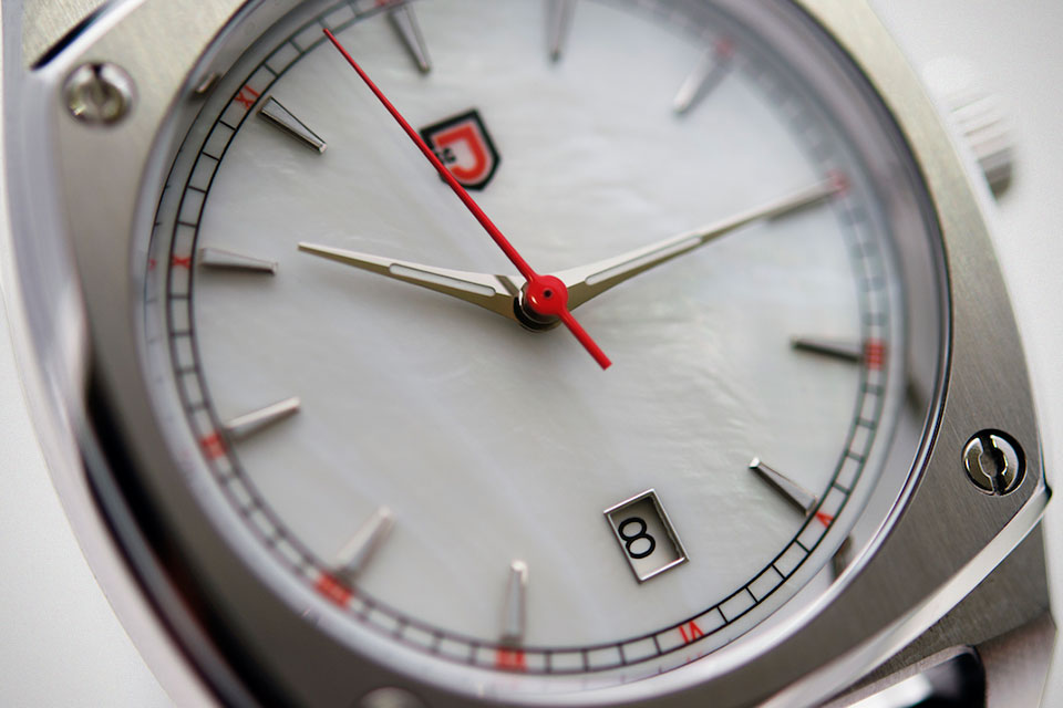 Superellipse: Luxury-look Mechanical Watch That Won't Break The Bank