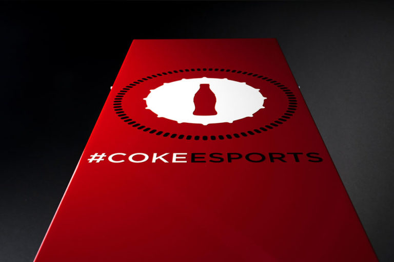 This Maingear 1ofONE Build Has Fizzling Cooling Fluid That Looks Like ...