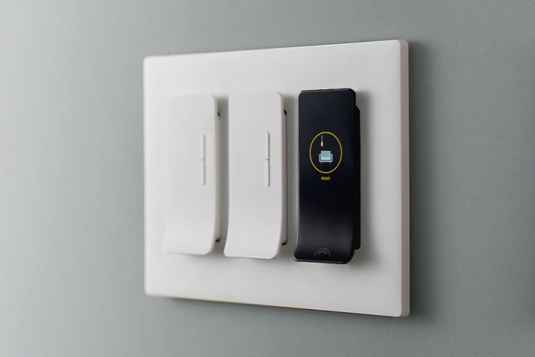 These Smart Switches Will Save You The Hassle Of Changing To Smart Bulbs
