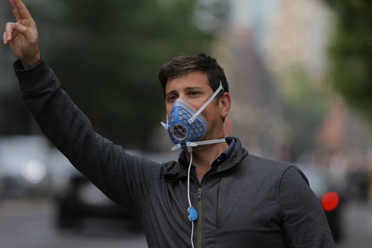 Meet Hexa, The Face mask That Cleans And Monitors The Air You Breathe