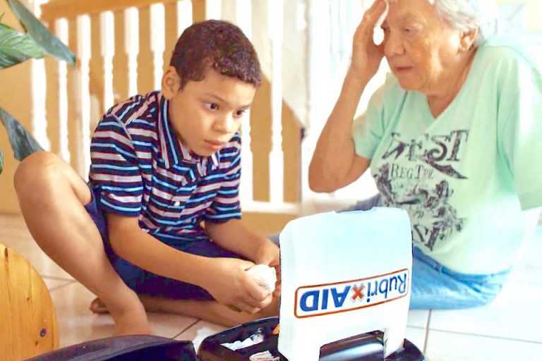 This High-tech First Aid Kit Will Guide You On How To Dress A Wound