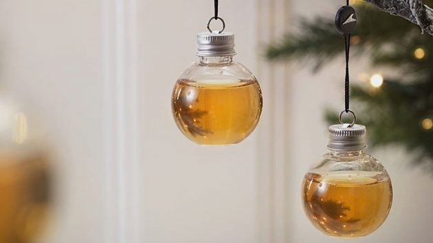 The ONE Bauble Gift Set Literally Puts Whiskey On Your Christmas Tree