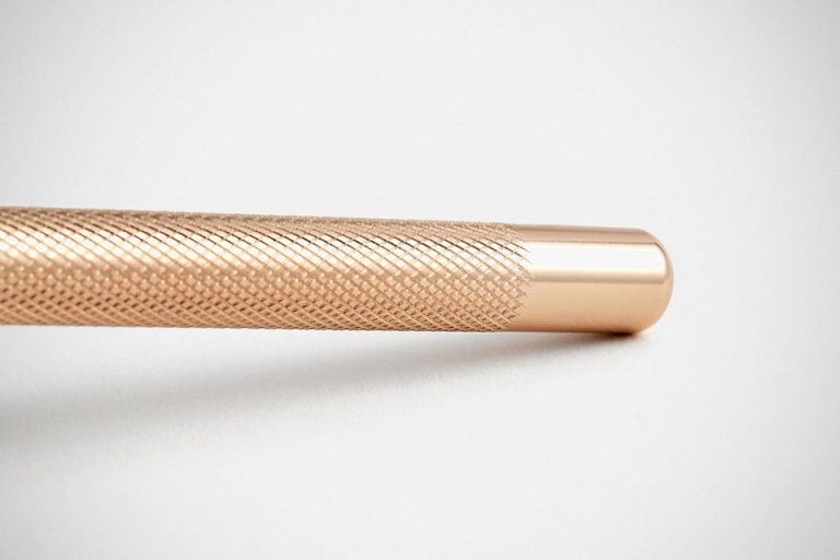 $96 Rose Gold Razor Wants Ladies To Shave Their Legs In Classic Style