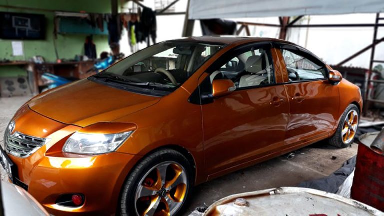 Indonesia’s ‘Two-Faced’ Car Has Two Front Ends, Never Have To Go Reverse