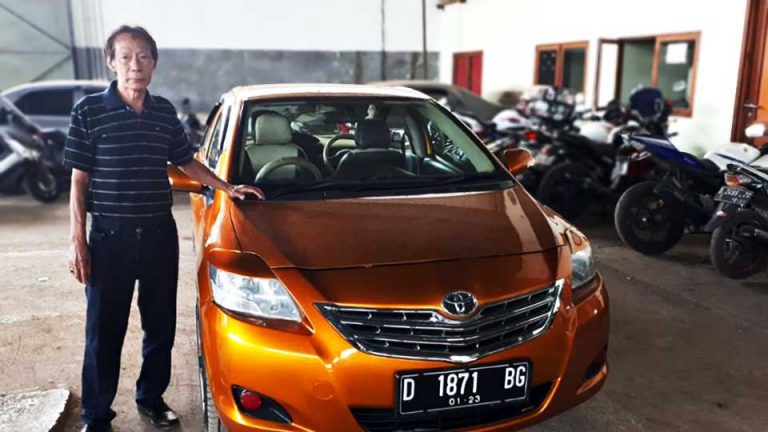 Indonesia’s ‘Two-Faced’ Car Has Two Front Ends, Never Have To Go Reverse