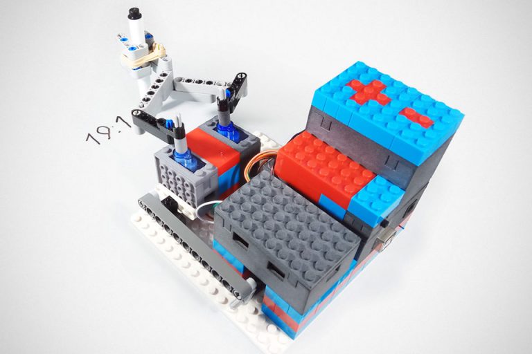 Arduino LEGO-like Bricks Could Give MINDSTORMS A Run For Their Money