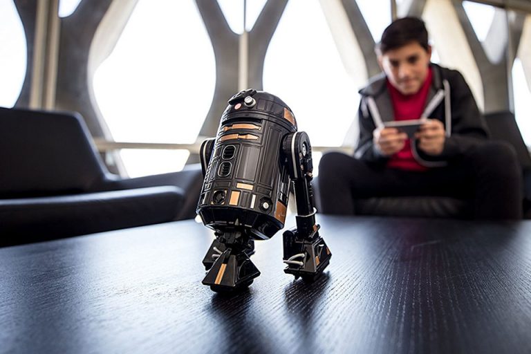 The Dark Side’s R2-Q5 Is Now In Your Control With This App-enabled Droid