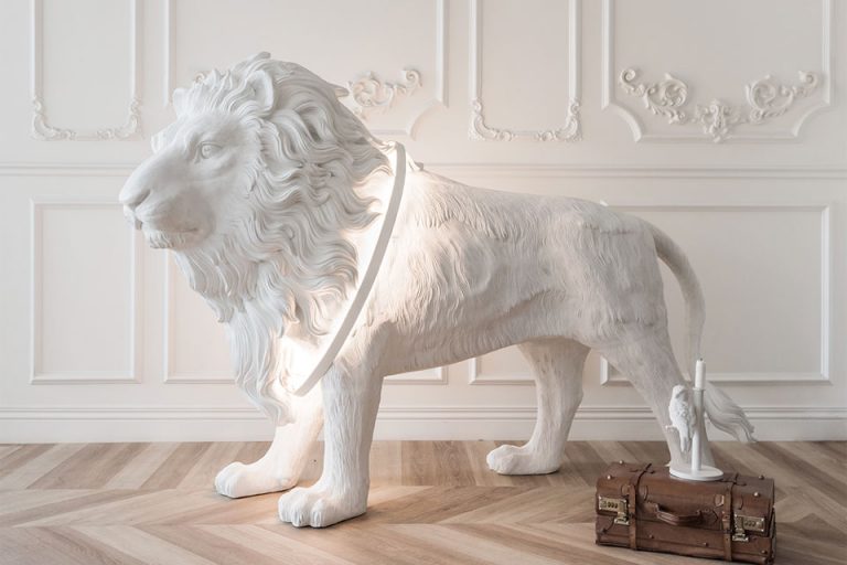 This Lion Lamp Is Imposing, But We Can’t Say The Same For The Brightness