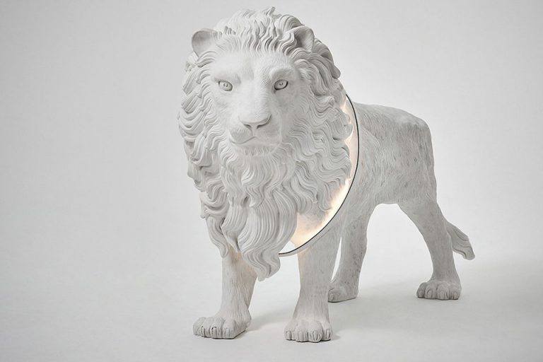 This Lion Lamp Is Imposing, But We Can’t Say The Same For The Brightness