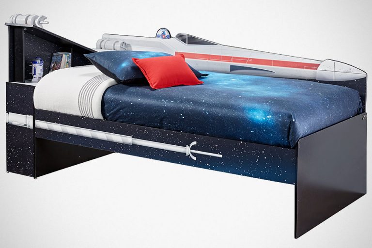 I'm Envious That Today’s Juniors Get To Sleep On This Awesome X-Wing Bed