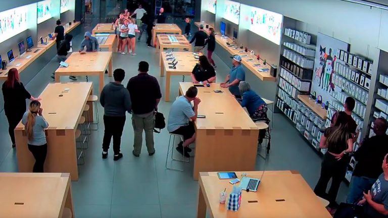 Apple Store Robbed In Front Of Shocked Customers And Employees