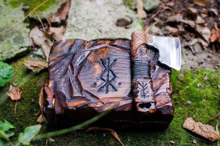 Razor In Mini Axe Form Makes Shaving Even More Manlier