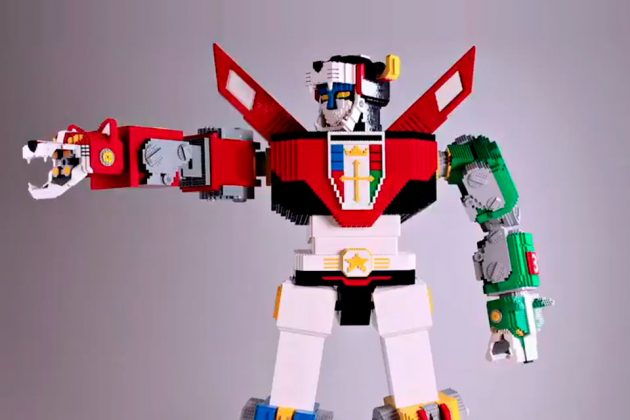 LEGO Marks The Launch Of LEGO Voltron With 6 Feet Tall LEGO Voltron
