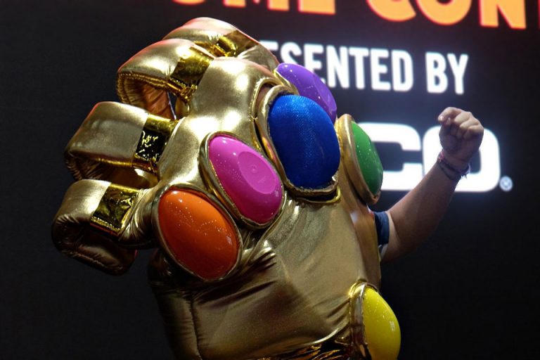 The Greatest Cosplay At SDCC Was This: A Human-size Infinity Gauntlet