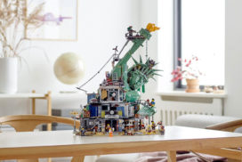 The LEGO Movie 2 Apocalypseburg Is An Epic 3,000+ Piece LEGO Set