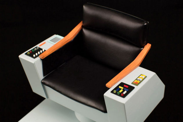 This Star Trek TOS 1:6 Scale Captain’s Chair Lets Your Captain Kirk ...