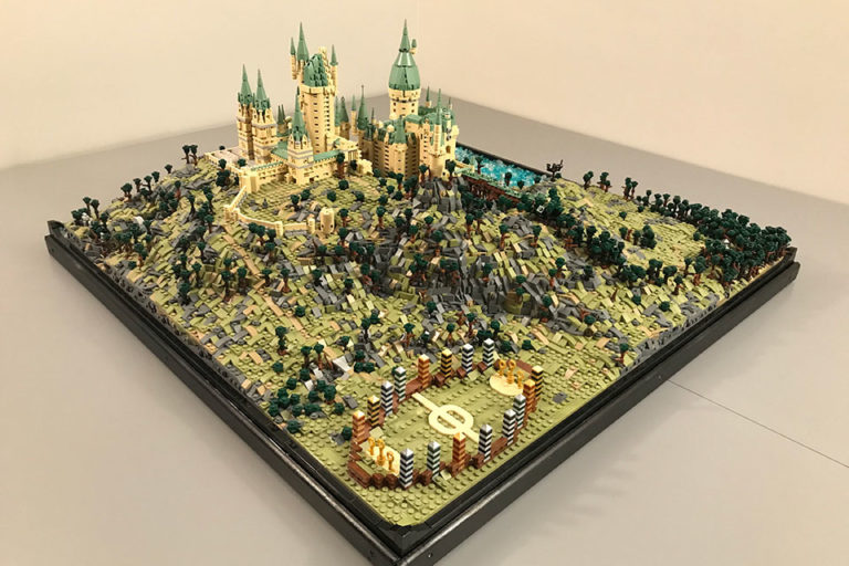 Micro Scale LEGO Hogwarts That Packs 75K Pieces Is Utterly Breathtaking