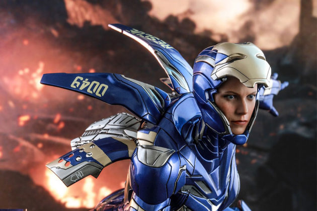 Hot Toy Pepper Potts In Rescue Suit And Life-size Hulk’s Nano Gauntlet