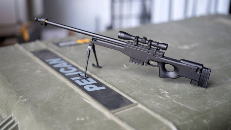 Check Out These Insanely Realistic Non-firing Toy Replica Model Guns ...