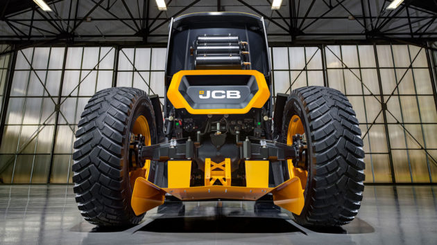 JCB And Guy Martin Now Holds The Record For The World’s Fastest Tractor ...