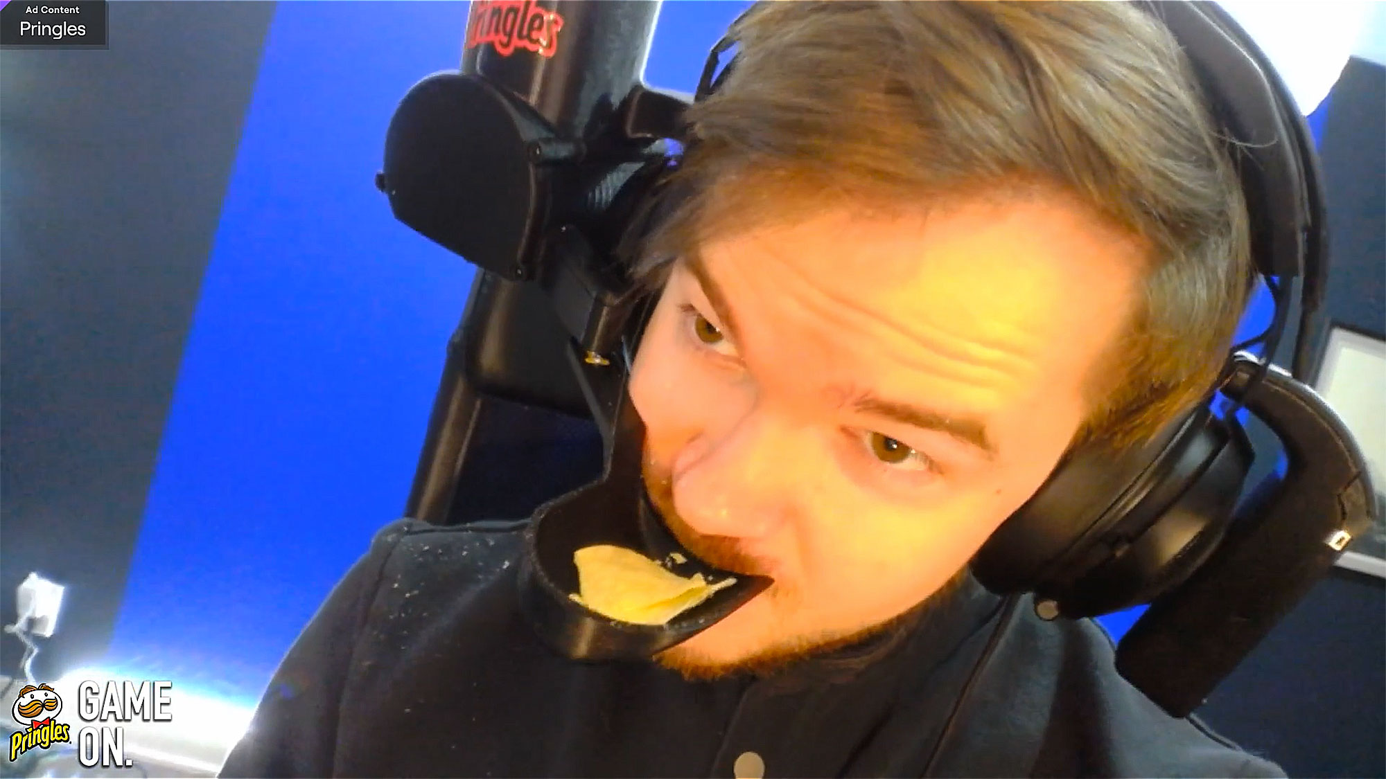 Pringles Hunger Hammer Lets Gamer Snack On Chips (Almost) Hands-free ...