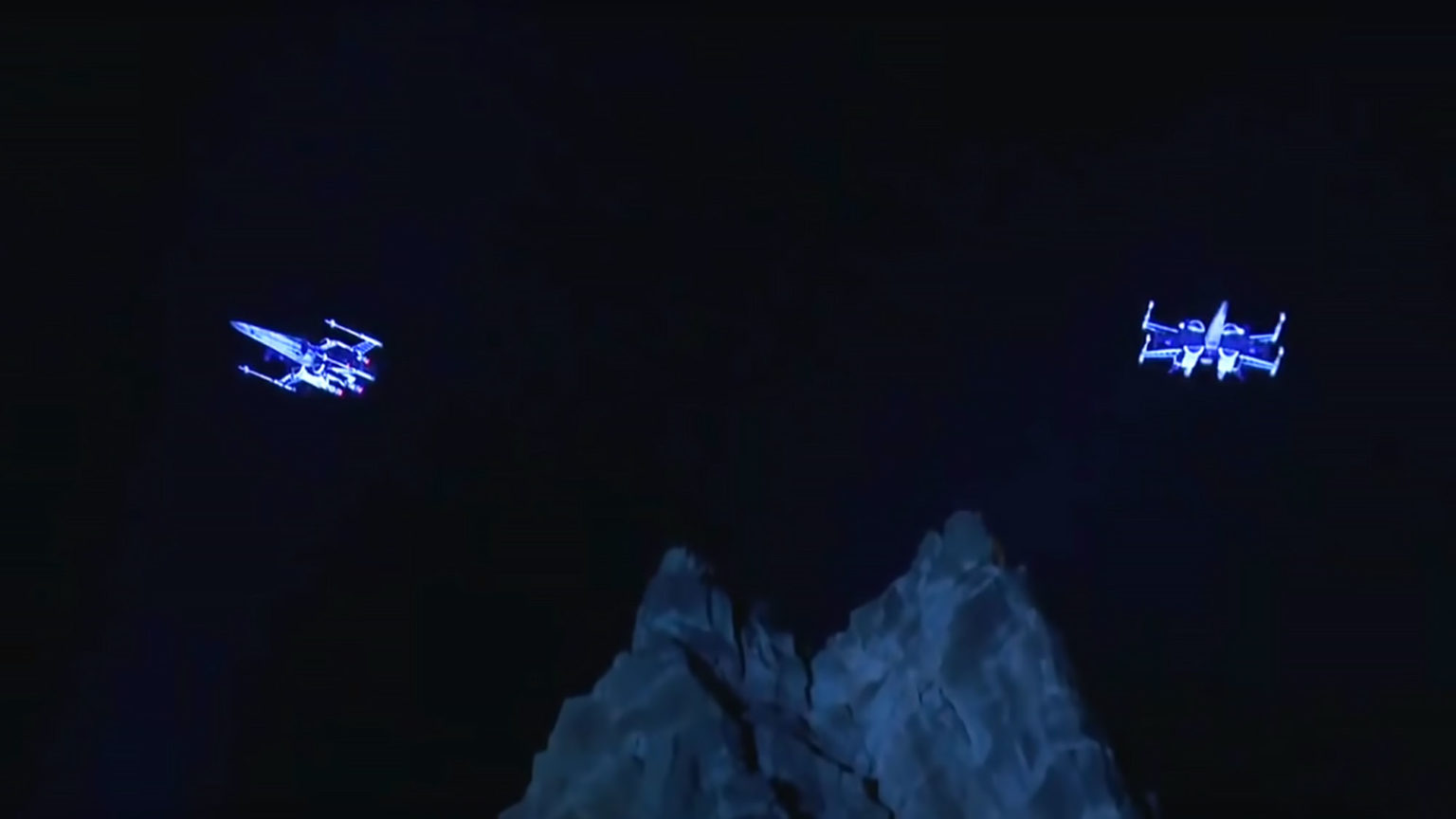 The Flying X-Wings At Star Wars: Rise Of The Resistance Opening ...