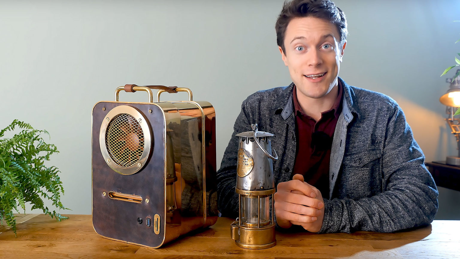 Check Out This “Freehand” Kind Of Beautiful Brass And Leather Custom PC