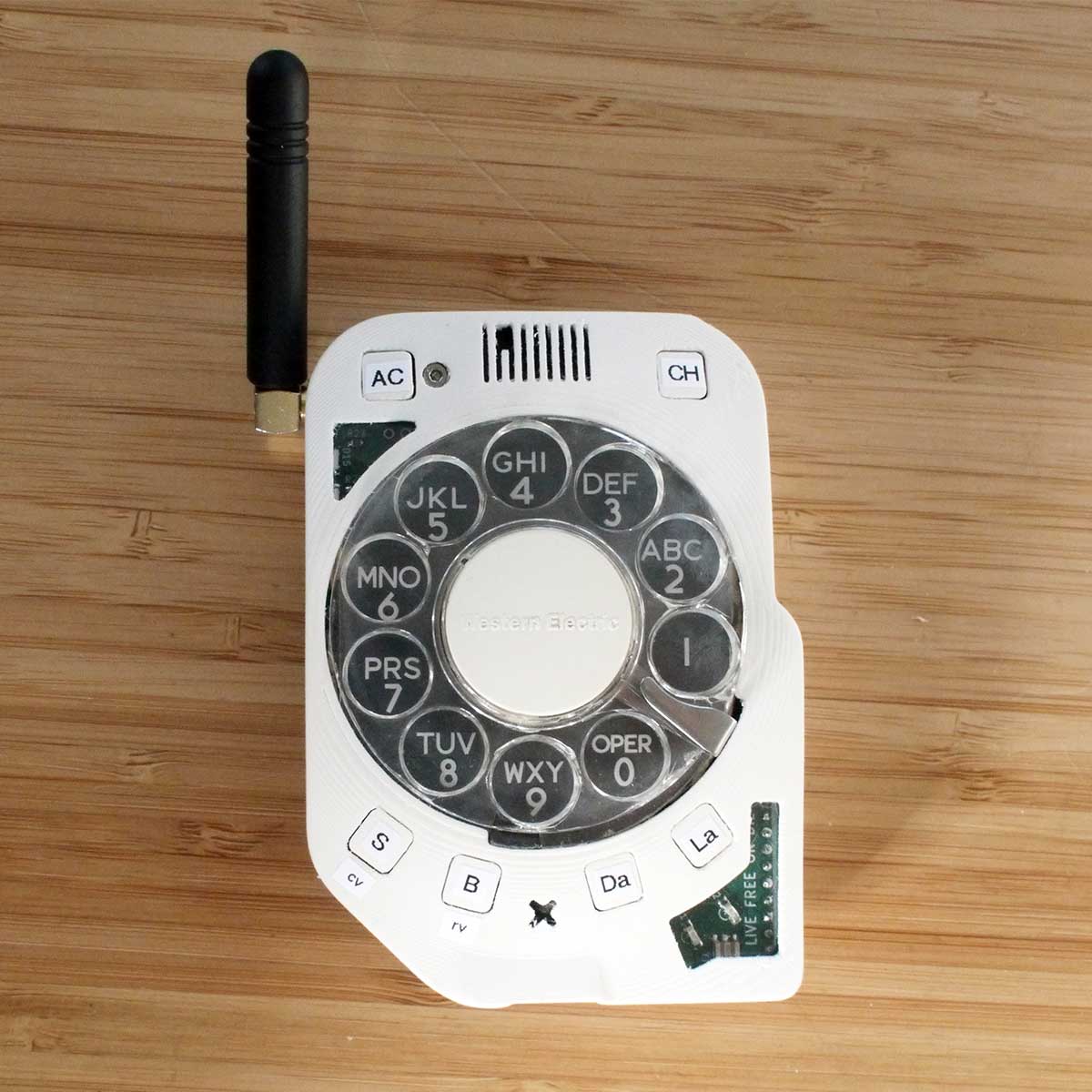 Engineer Made A Phone-only Cellphone With An Awesome Old School Rotary ...