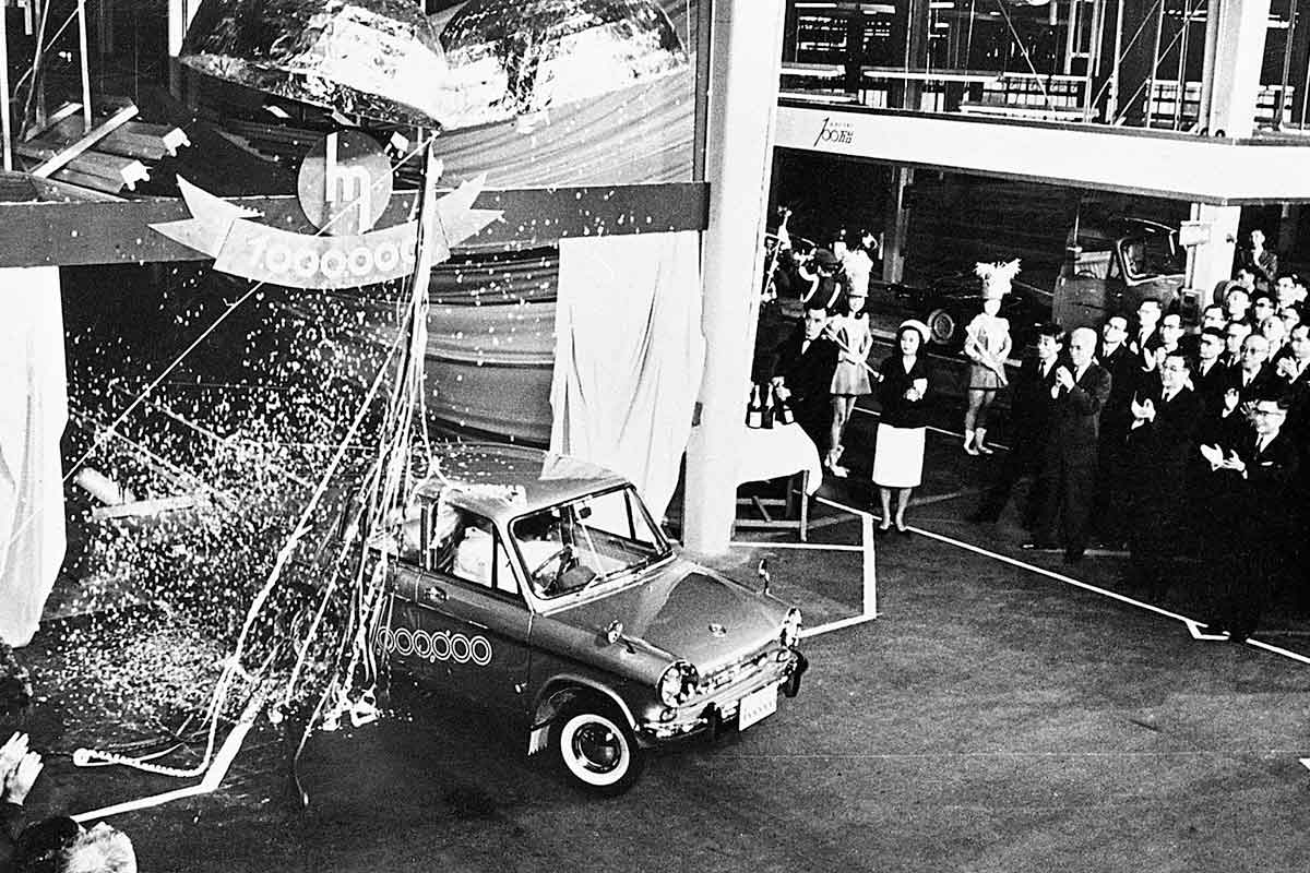 This Adorable And Sleek 1960 Mazda R360 Coupe Was The Kei Car That Set ...